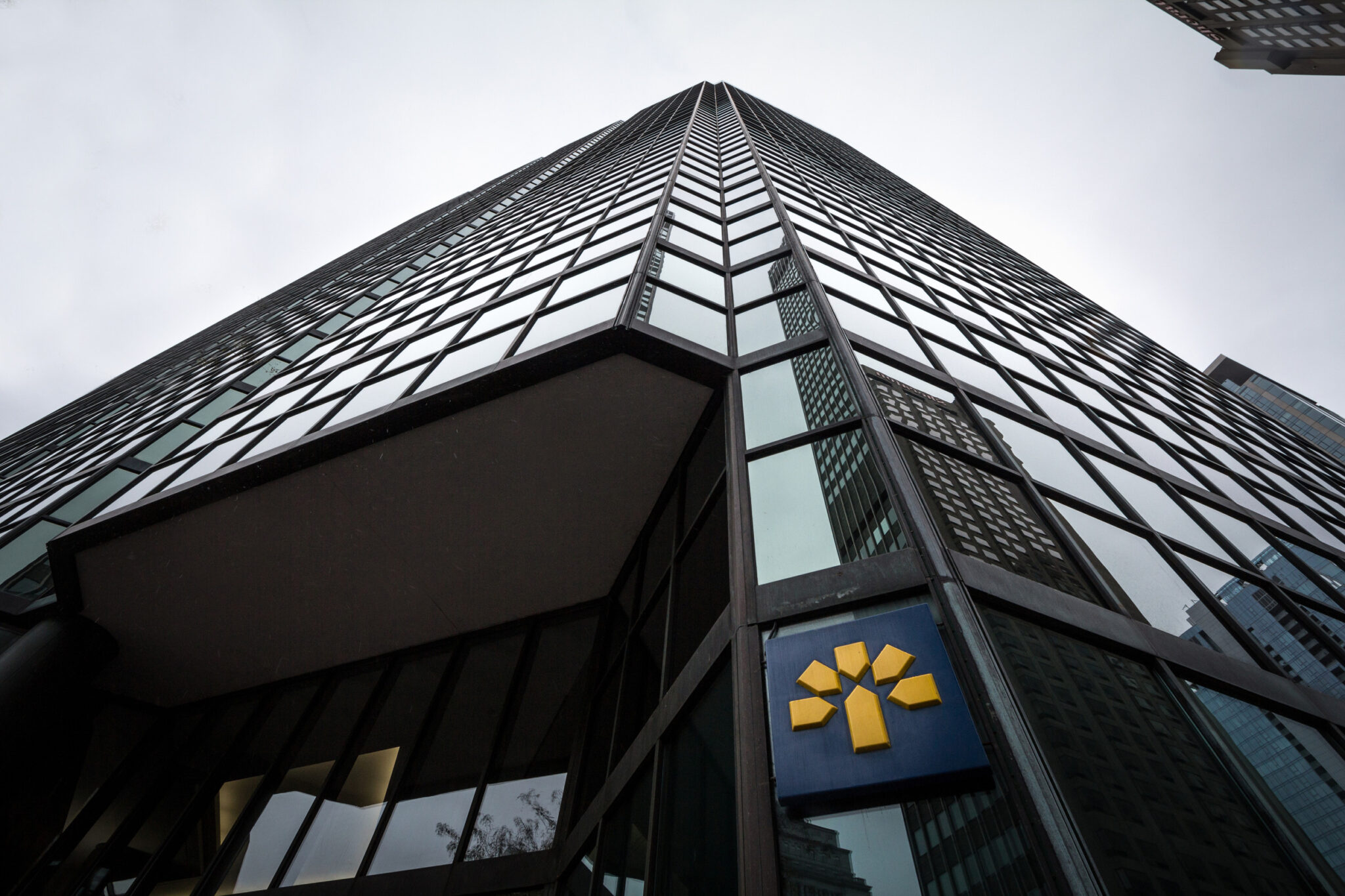 MONTREAL, CANADA - NOVEMBER 3, 2018: Logo of the Laurentian Bank of ...